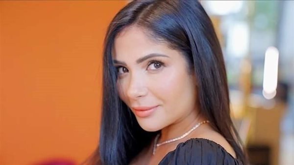 منى زكي تعود من الإسكندرية إلى القاهرة «تحت الوصاية